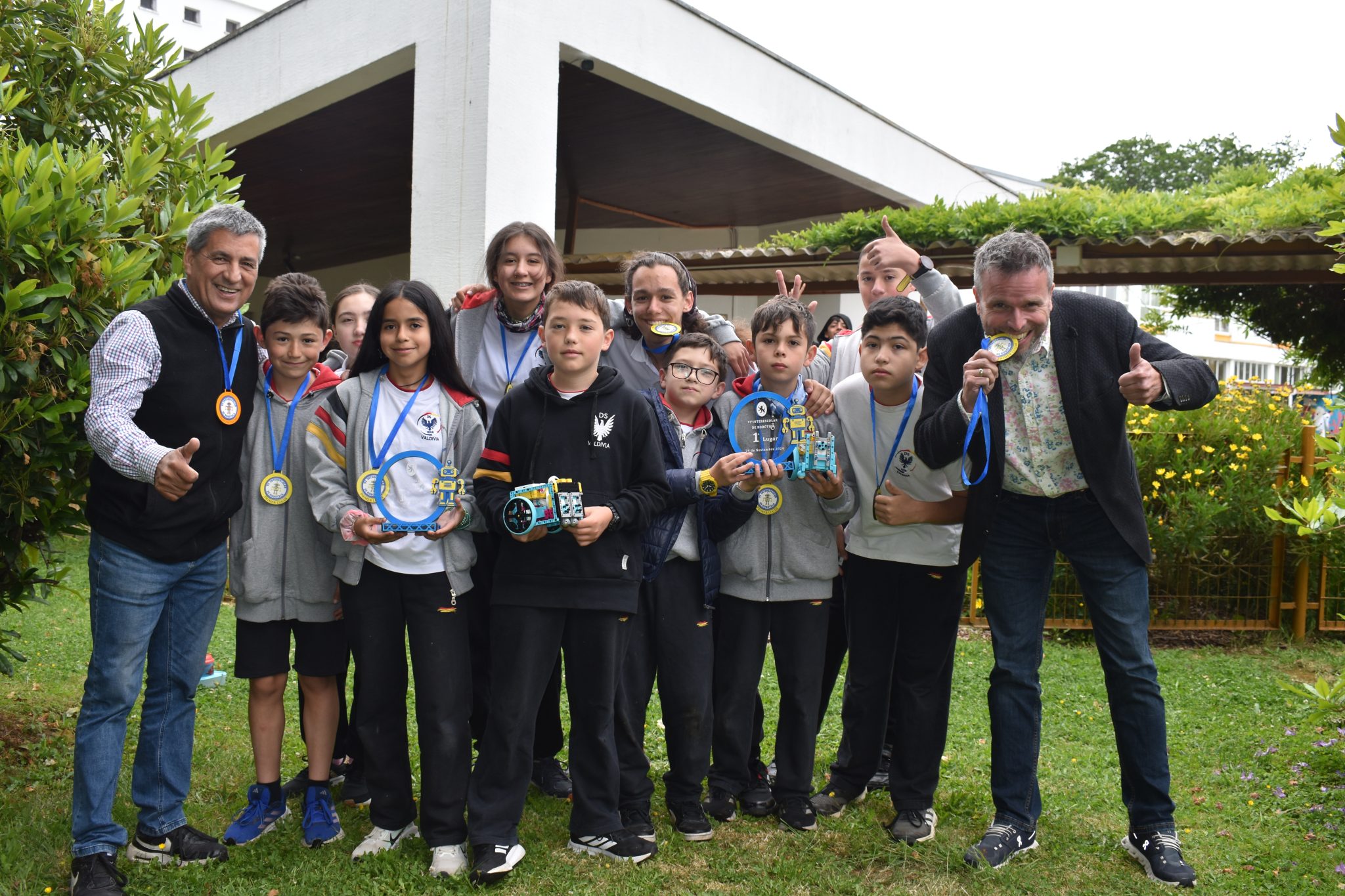 Triunfo en robótica: nuestros alumnos brillan en competencia del ...